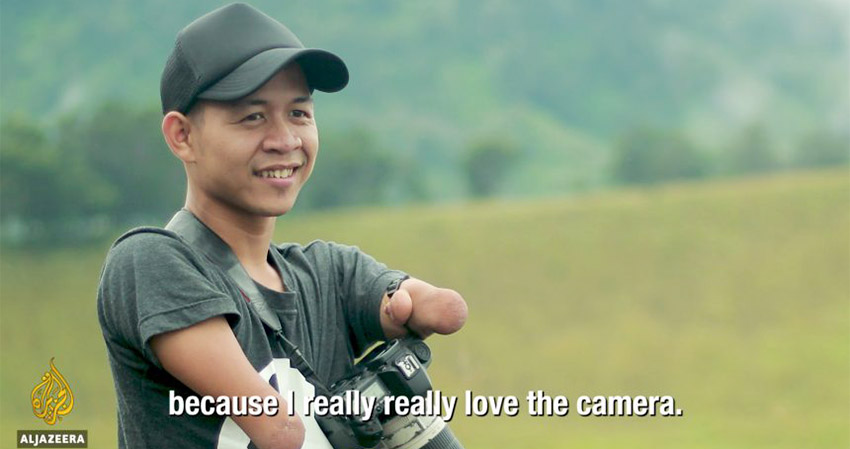 Câu chuyện chàng trai Achmad Zulk có đôi tay không lành lặn với niềm ...
